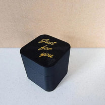 Middle Finger in a Box – GLIZM